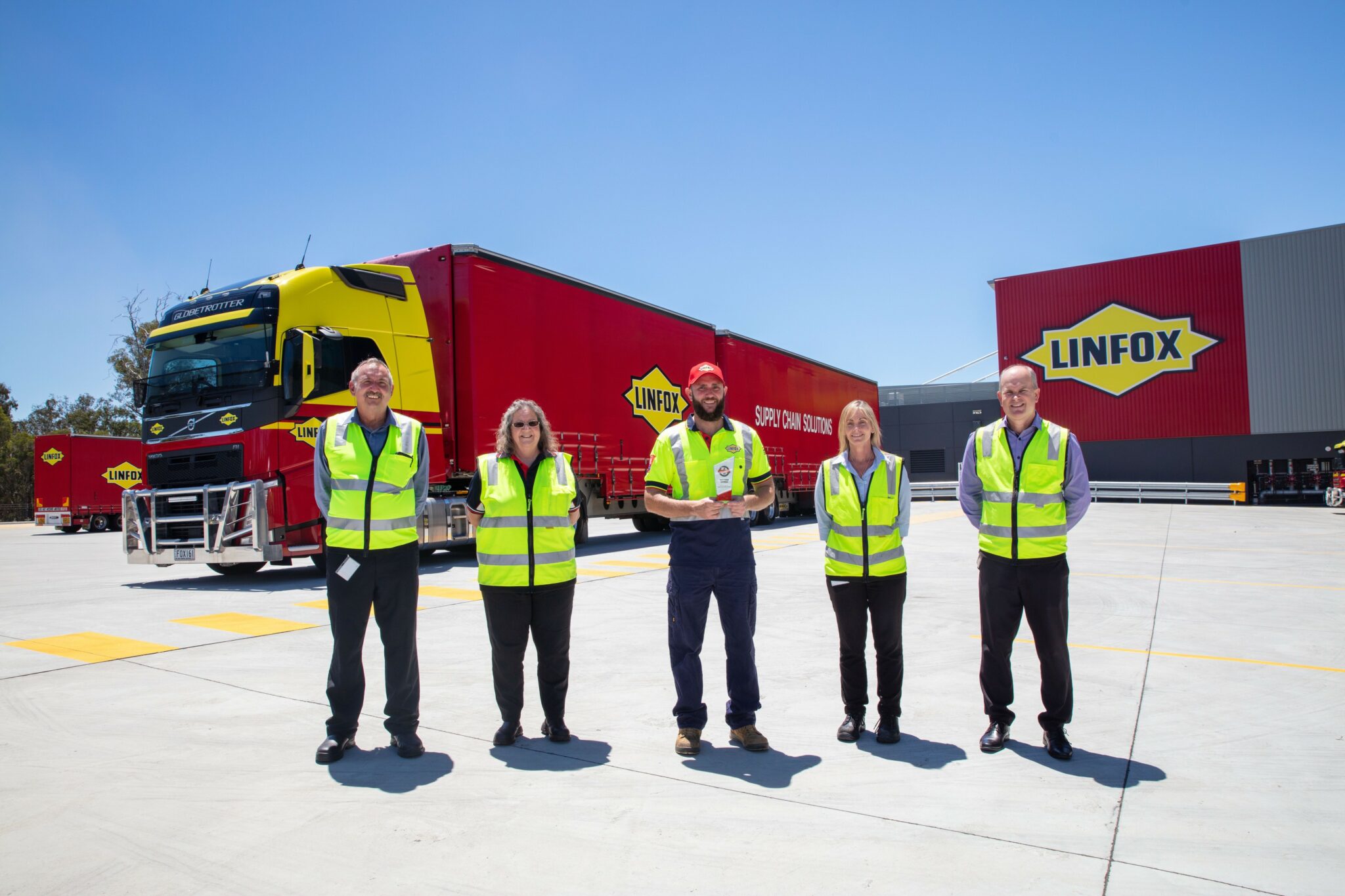 Linfox truck driver wins Bandag Highway Guardian Award - Linfox